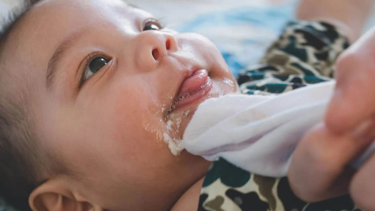 What Are the Signs That Your Baby Has a Milk Problem?